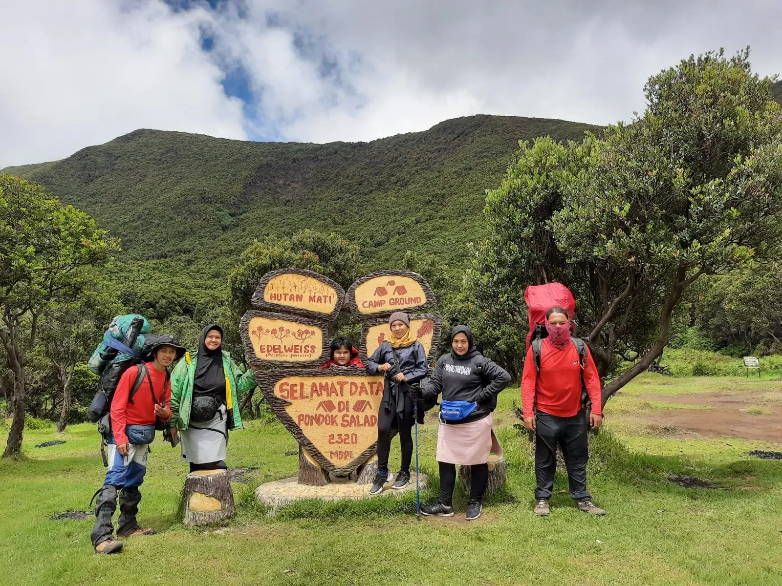 Jasa Guide Gunung Papandayan Hemat Biaya - Jasa Pemandu Wisata Gunung